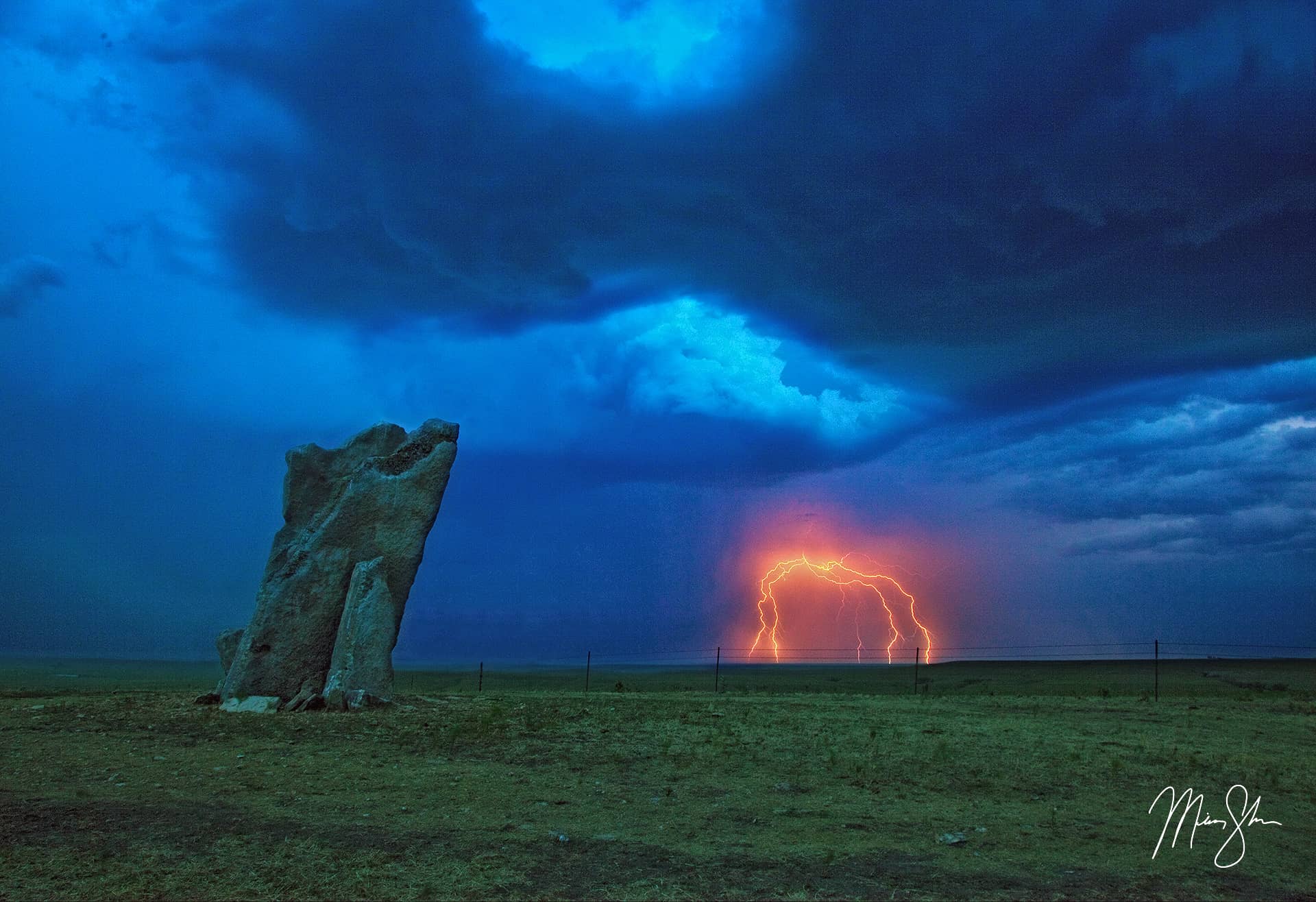 Atmospheric Teter Rock | Teter Rock, Flint Hills near Cassoday, Kansas ...